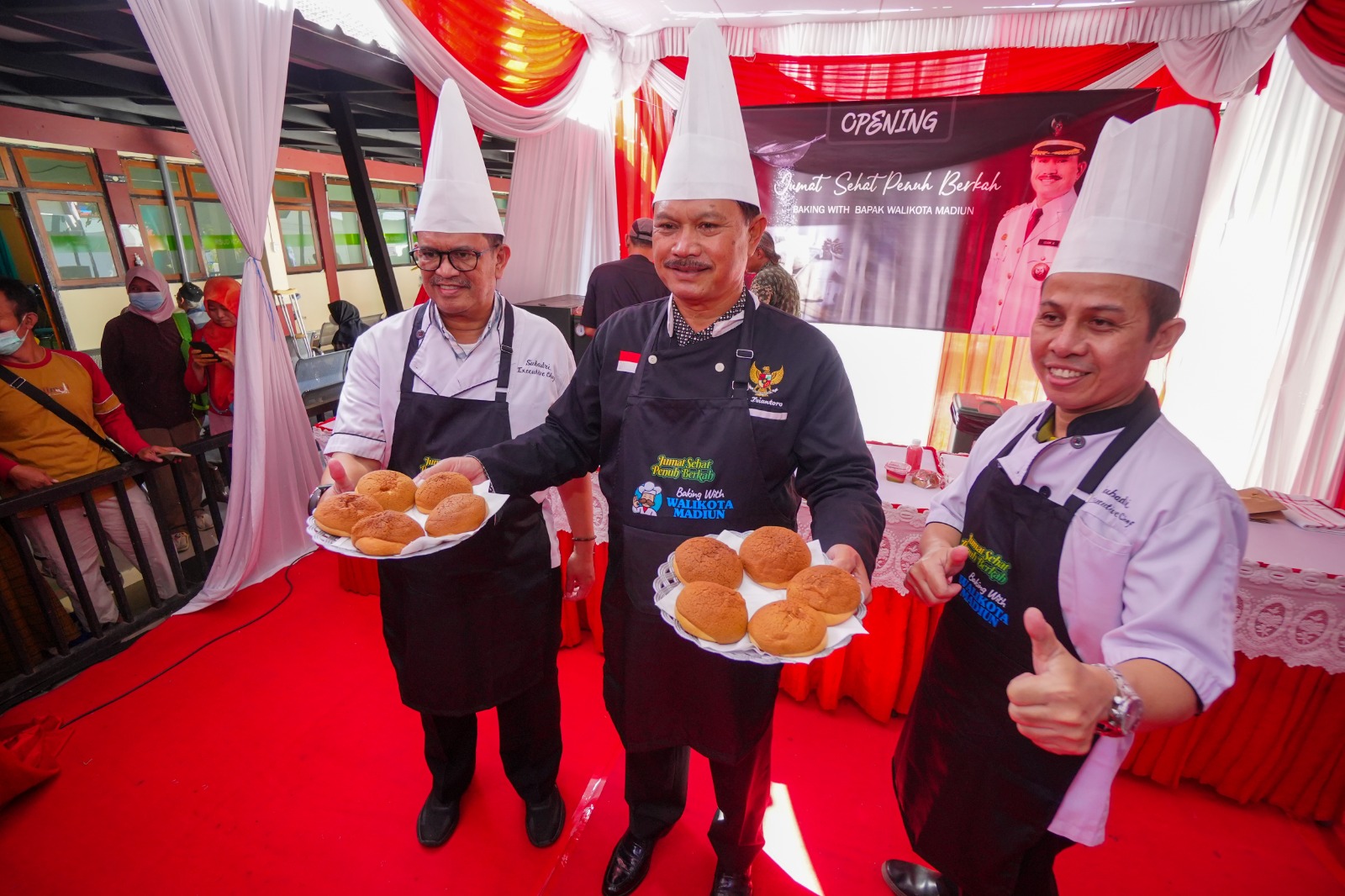 Masak Dan Bagikan Roti Di RSUD, Wali Kota : Bau Roti Sehatkan Pasien ...